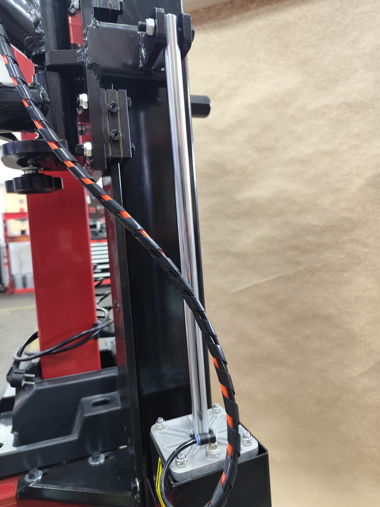 OUTLET Montażownica do kół REDATS M-250F 3D-2 - REDATS Sp. z o.o.